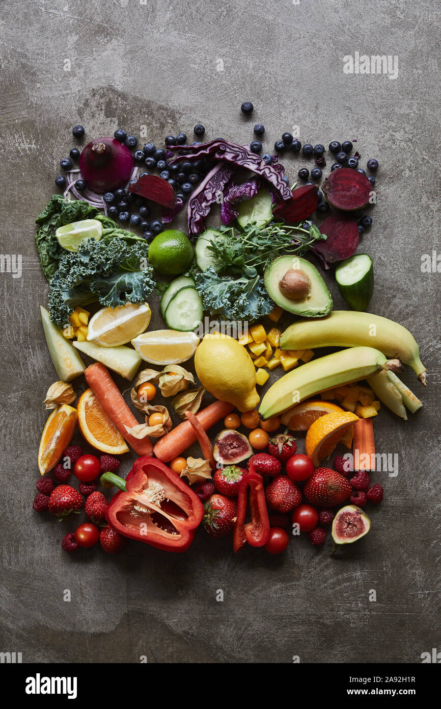 Rainbow fruits and vegetables Banque de photographies et d’images à ...