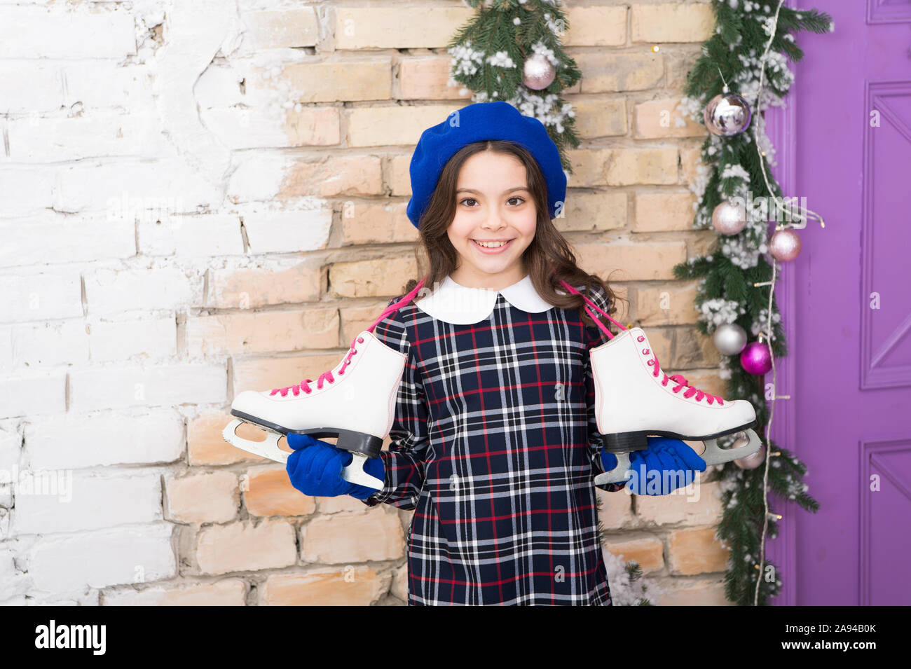 Petite Fille Patineuse Artistique Sur Glace Banque d'image et photos ...