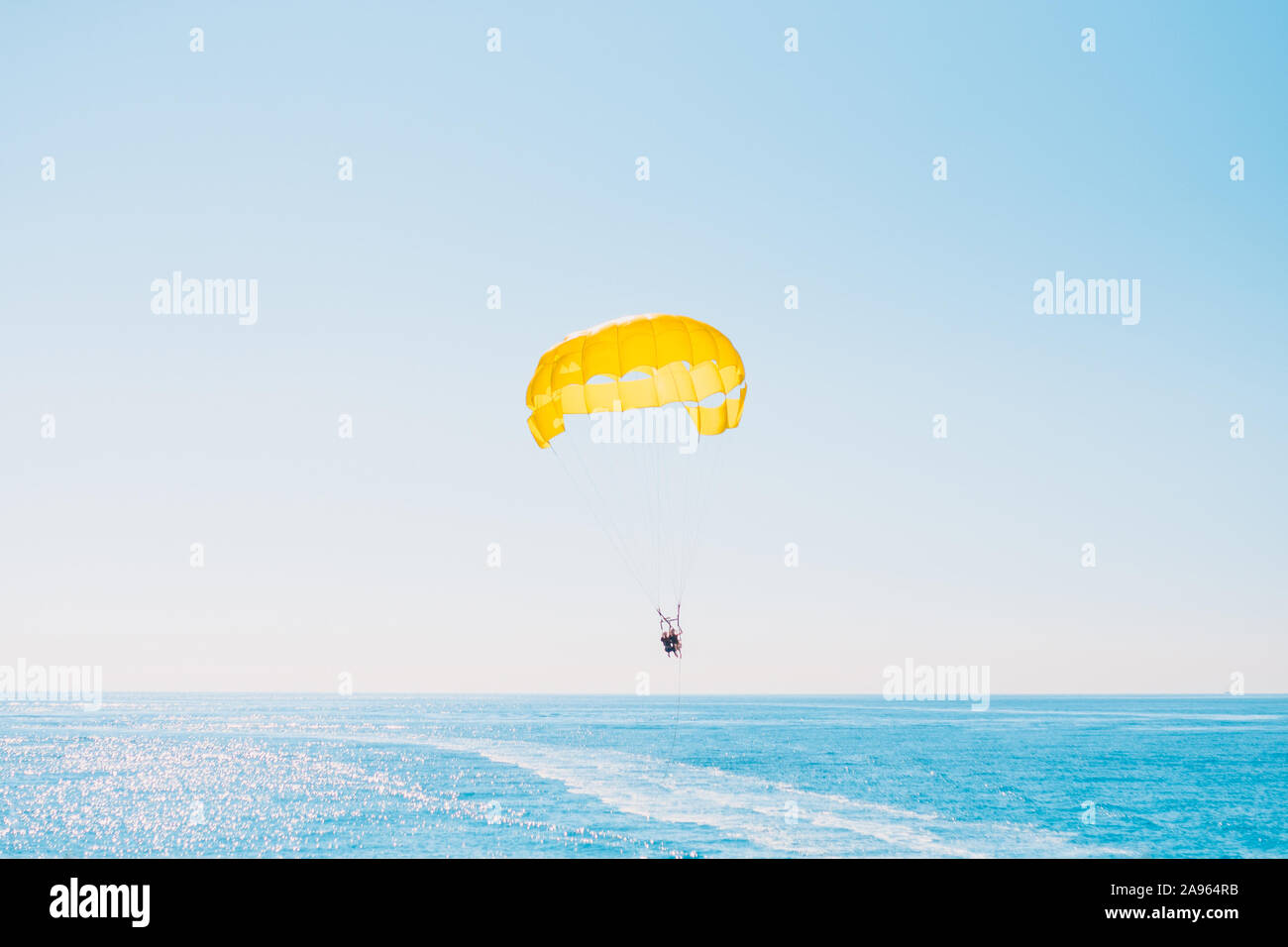 Parachutisme de l'eau Banque de photographies et d’images à haute ...