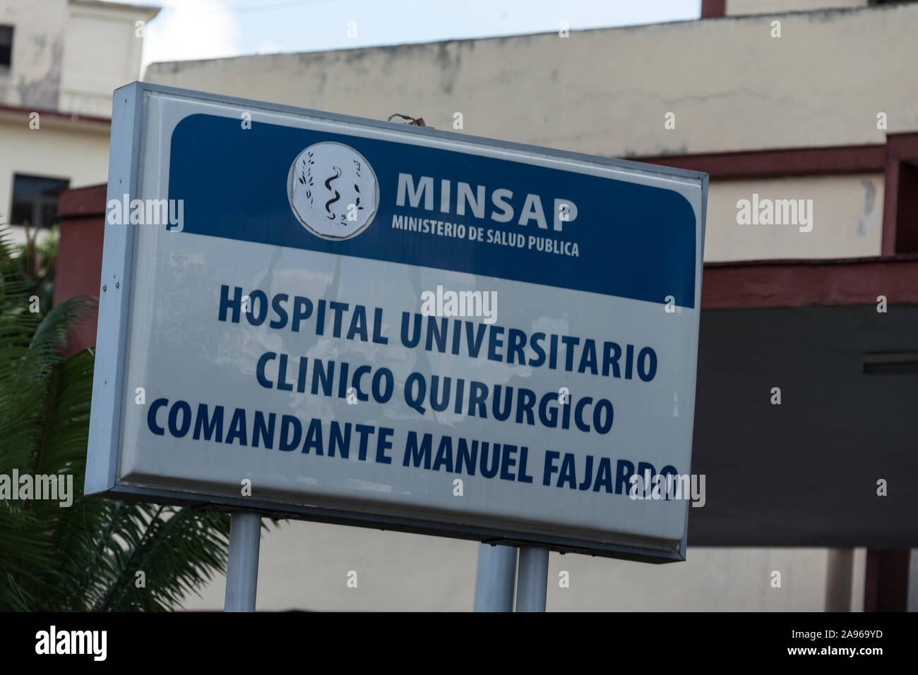 Un grand panneau : MINSAP - Ministerio de Salud Publica (Ministère ...