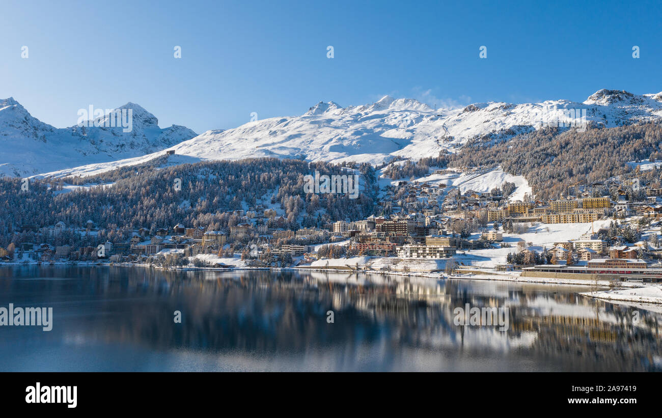 Lac sankt moritz et village Banque de photographies et d’images à haute ...