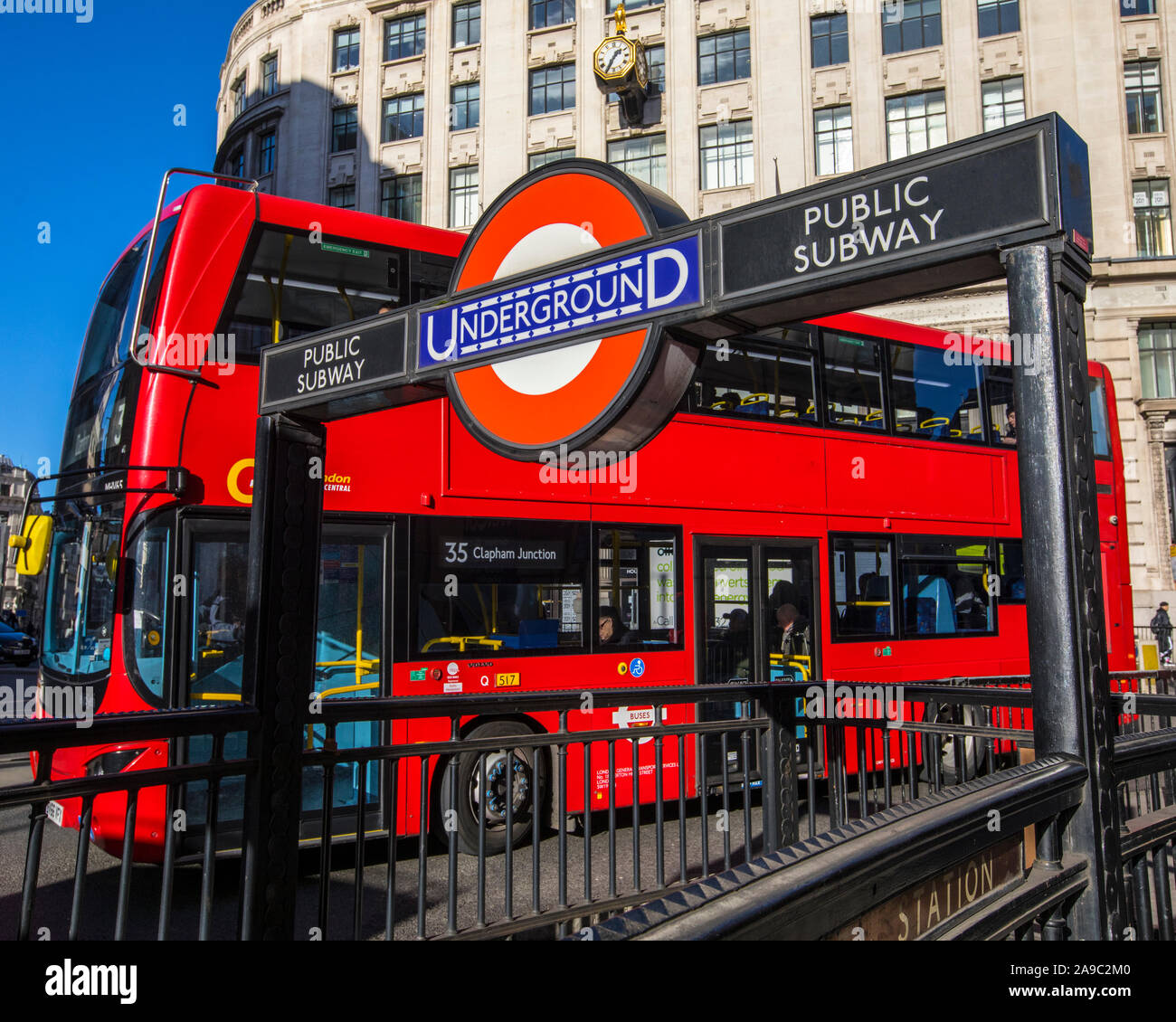 Monument london underground station subway Banque de photographies et d ...