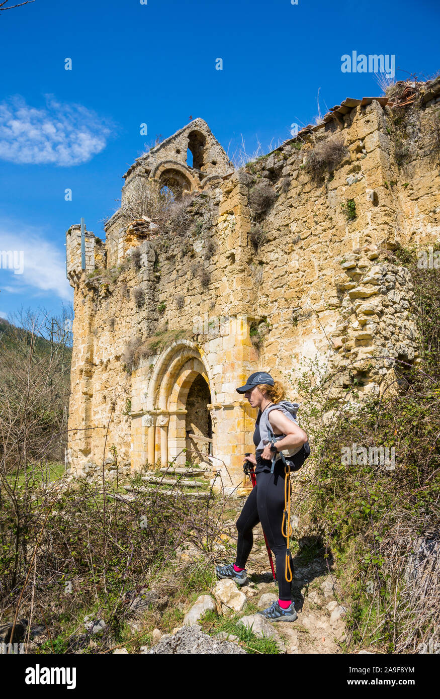 Ruines De L'ancienne Église Banque d'image et photos - Alamy