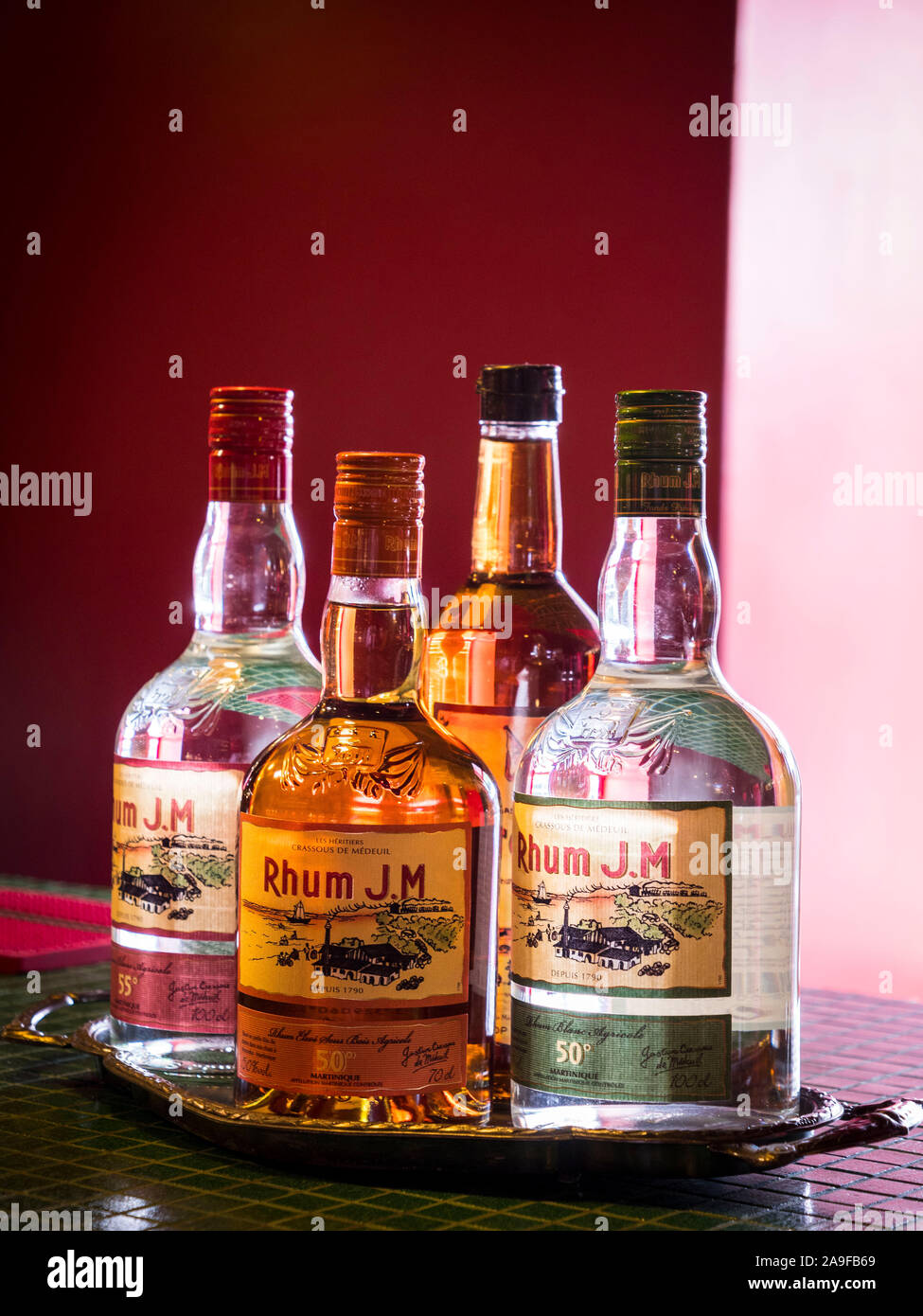 Différents types de rhum Banque de photographies et d’images à haute ...