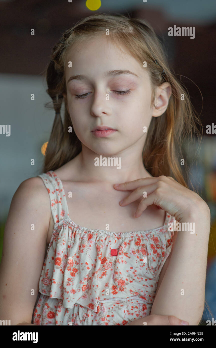 Portrait of a 9 ans enfant, concept portrait d'un enfant. Close-up face ...
