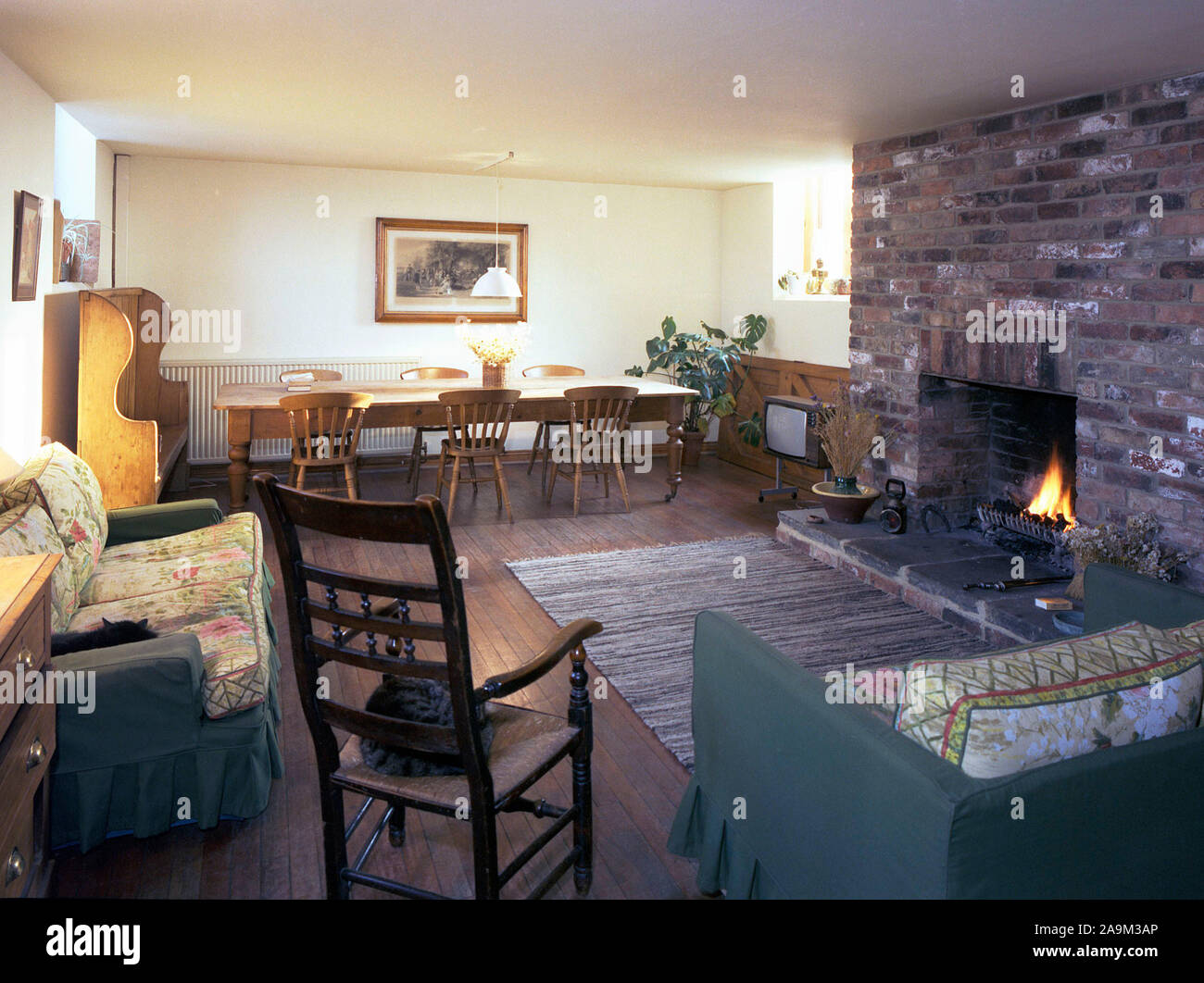 1985 intérieur de maison ancienne Banque de photographies et d’images à ...