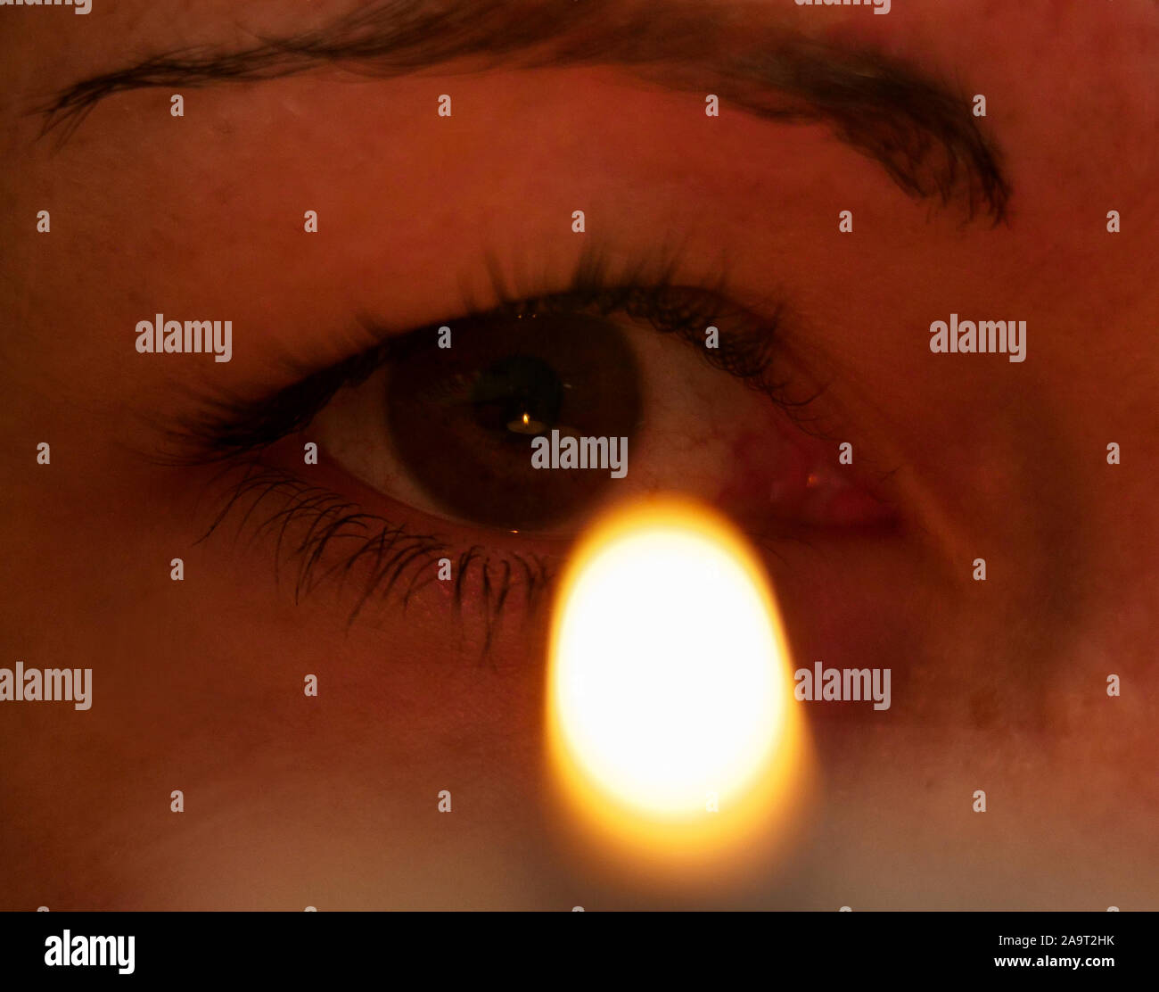 Aux yeux tristes Banque de photographies et d’images à haute résolution ...