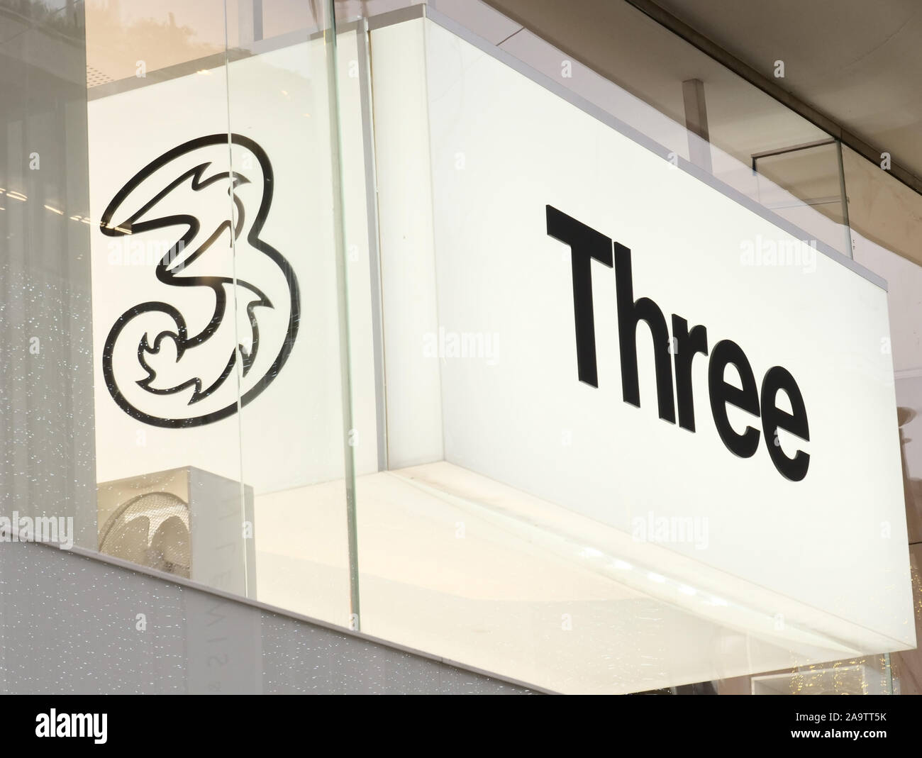 Trois Logo Mobile Banque d'image et photos - Alamy