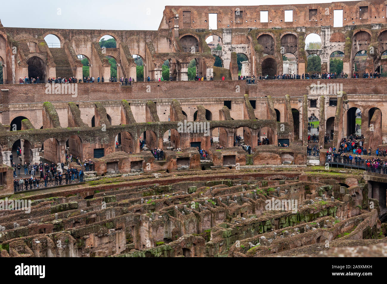 Rome Italie. Intérieur du Colisée, célèbre pour ses spectacles de ...
