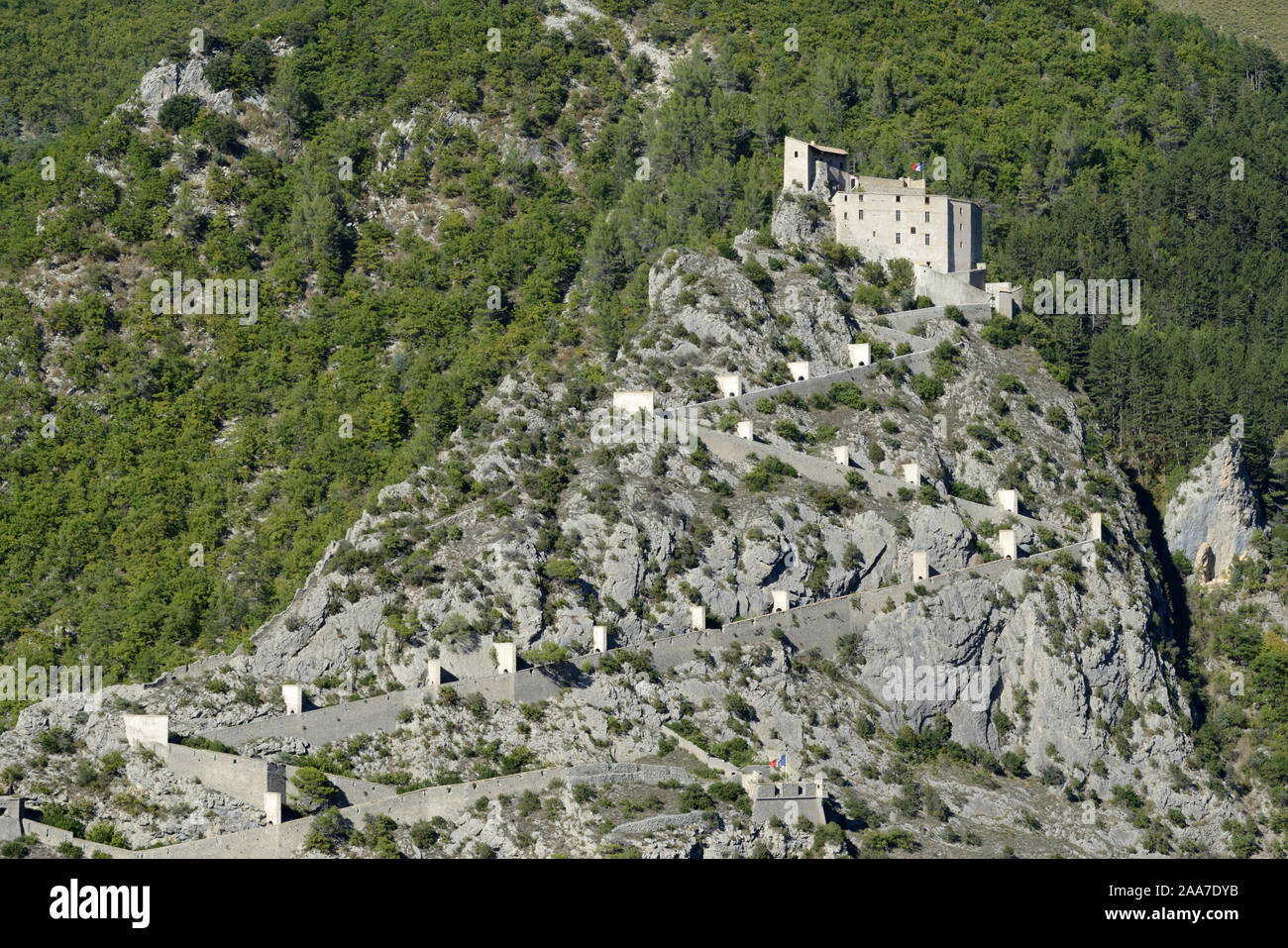 Entrevaux Citadelle, forteresse, château ou château fortifié en zigzag ...