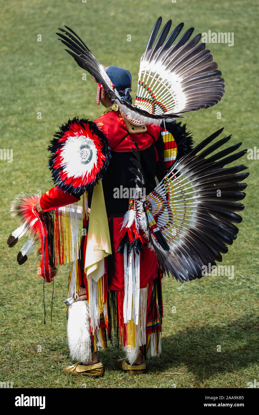 Pow wow regalia Banque de photographies et d’images à haute résolution ...