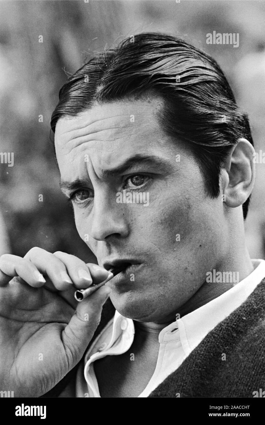 ALAIN DELON dans BORSALINO (1970), réalisé par Jacques Deray. Credit ...