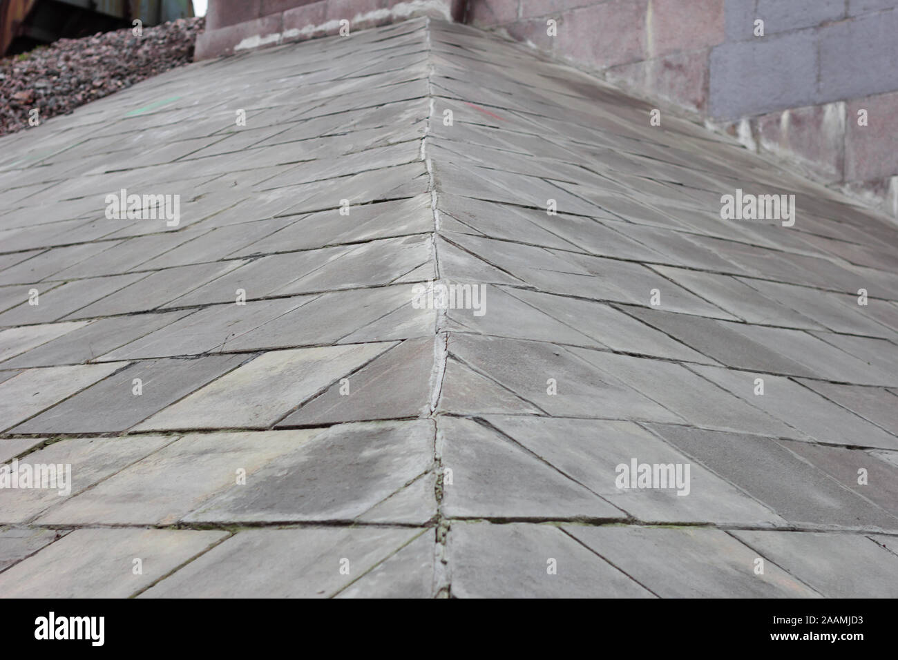 Les blocs de béton décoratif forme géométrique urbain pyramide Photo ...