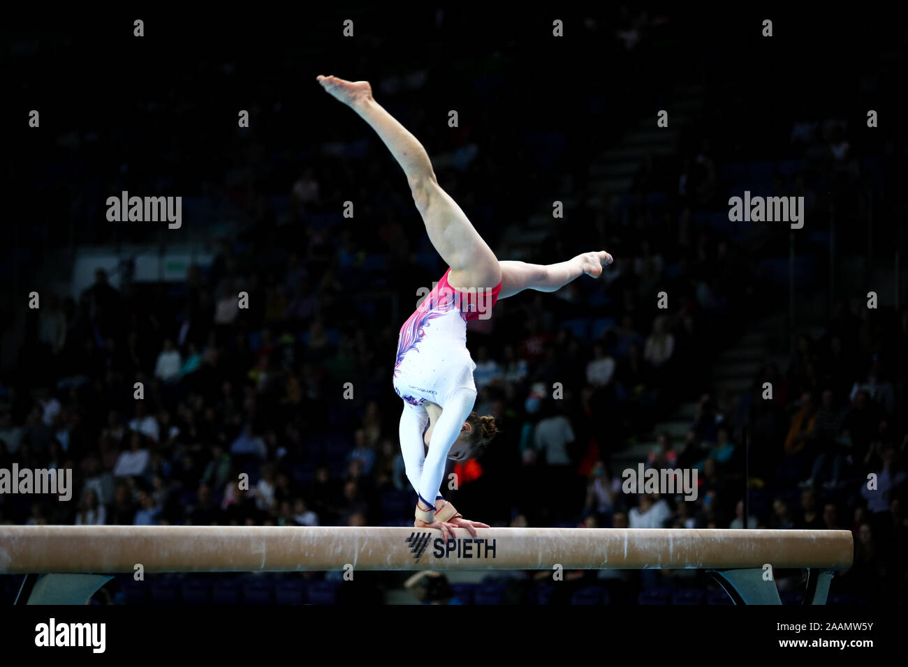 Gymnast girl Banque de photographies et d’images à haute résolution - Alamy