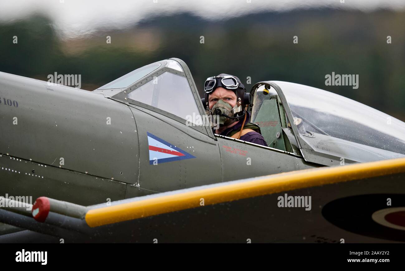 Supermarine spitfire mk xiv Banque de photographies et d’images à haute ...