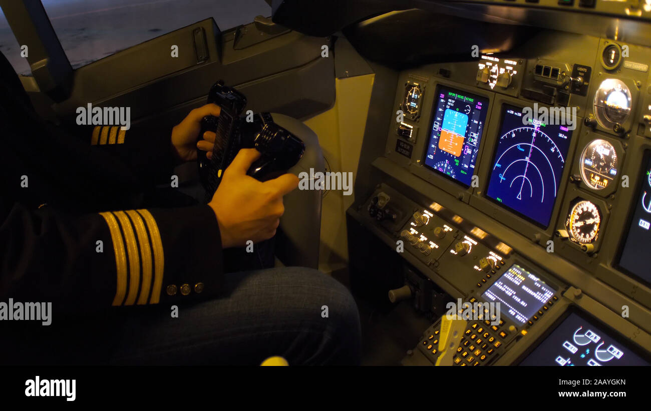 Avion pilote volant vol cockpit Banque de photographies et d’images à ...