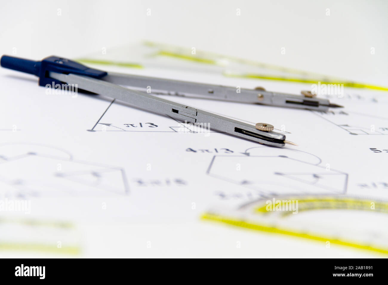 Outils de dessin avec boussole, les projets de construction Photo Stock ...