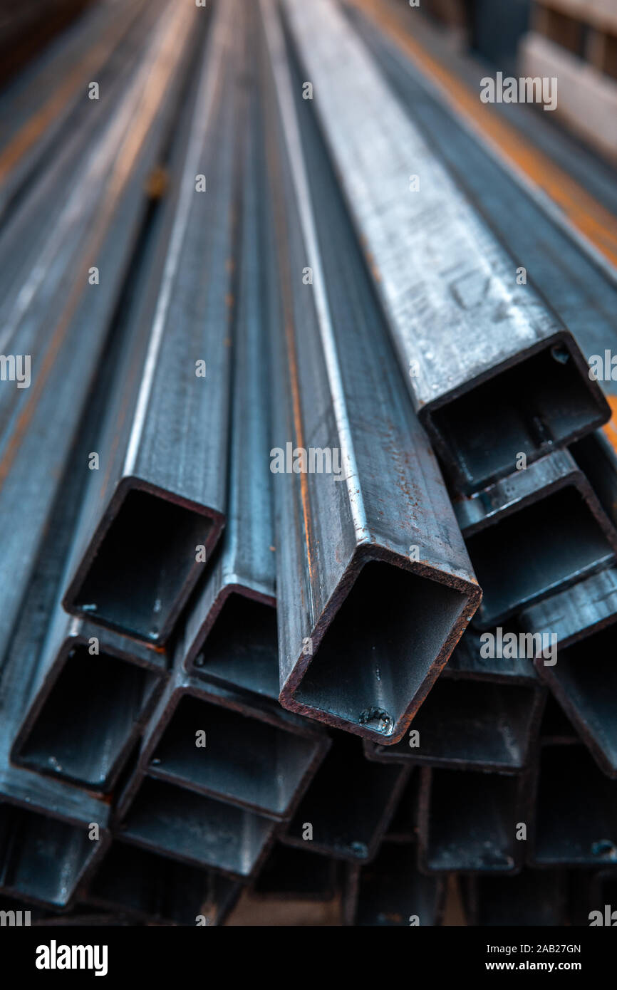 Barre d'acier pour construction.tuyau métallique profil. Stock photo de ...