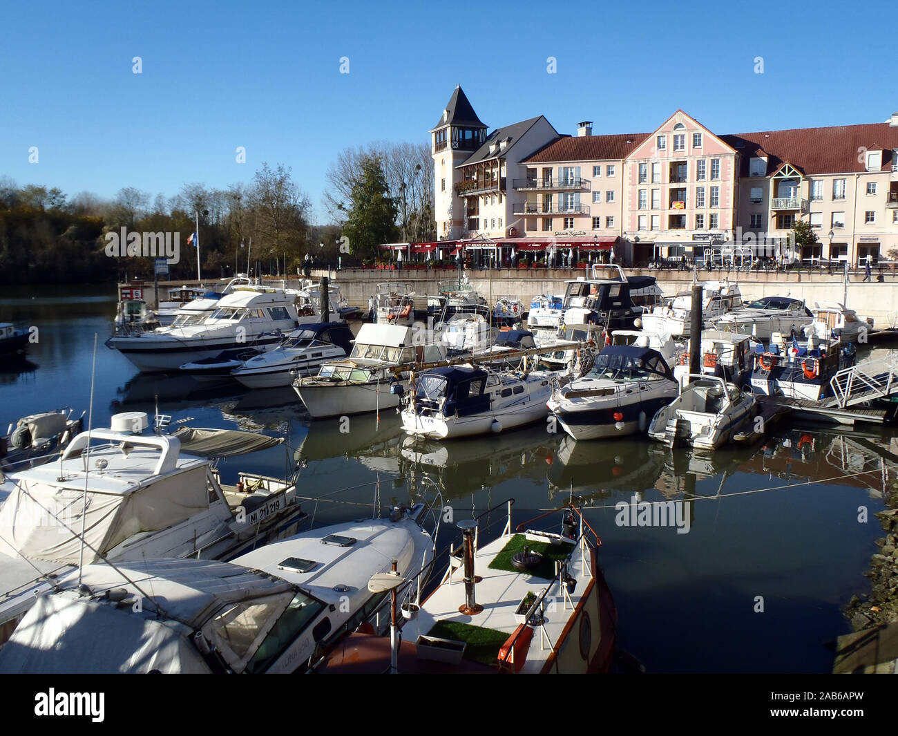Port de cergy Banque de photographies et d’images à haute résolution ...