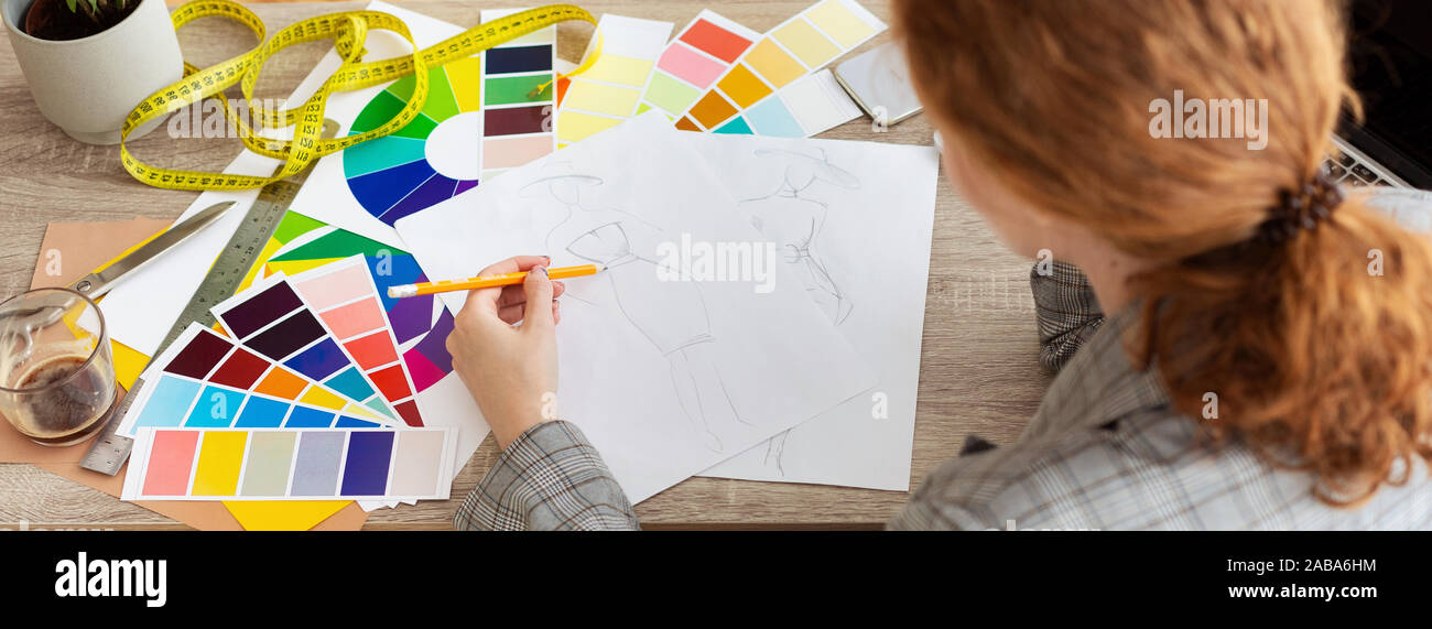 Fashion designer new dessin croquis, travaillant en atelier Photo Stock ...