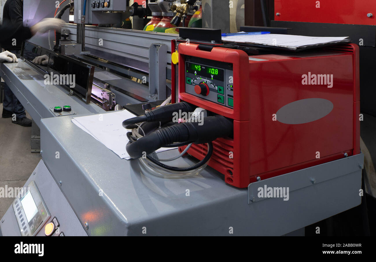 L'équipement pour le soudage des métaux dans un gaz inerte de ...