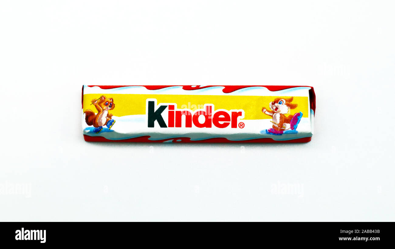 Kinder chocolat pour noël Banque de photographies et d’images à haute ...