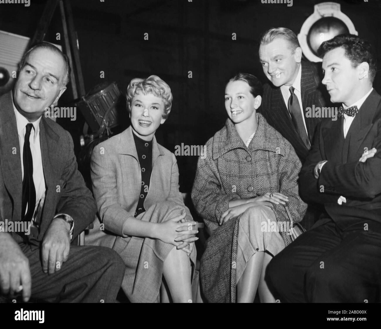 LOVE ME OR LEAVE ME, de gauche à droite : Louis Calhern visiter Doris ...