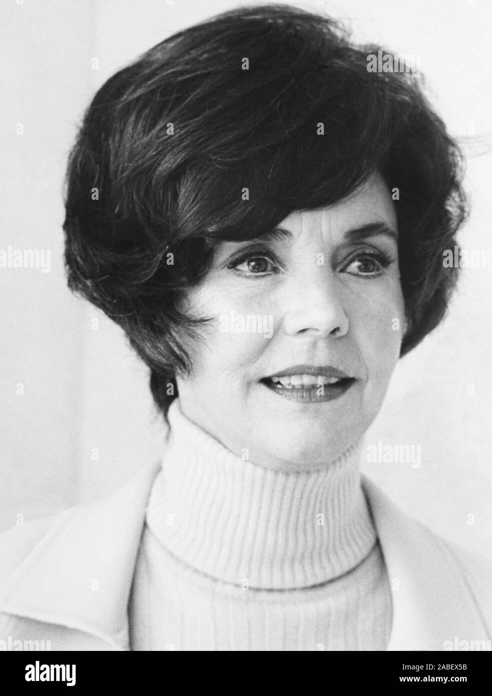 L'TOWERING INFERNO, Jennifer Jones, 1974, TM et copyright ©20th Century ...