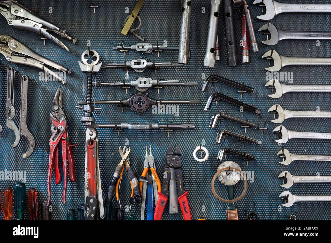 Outils dans le garage Banque de photographies et d’images à haute ...