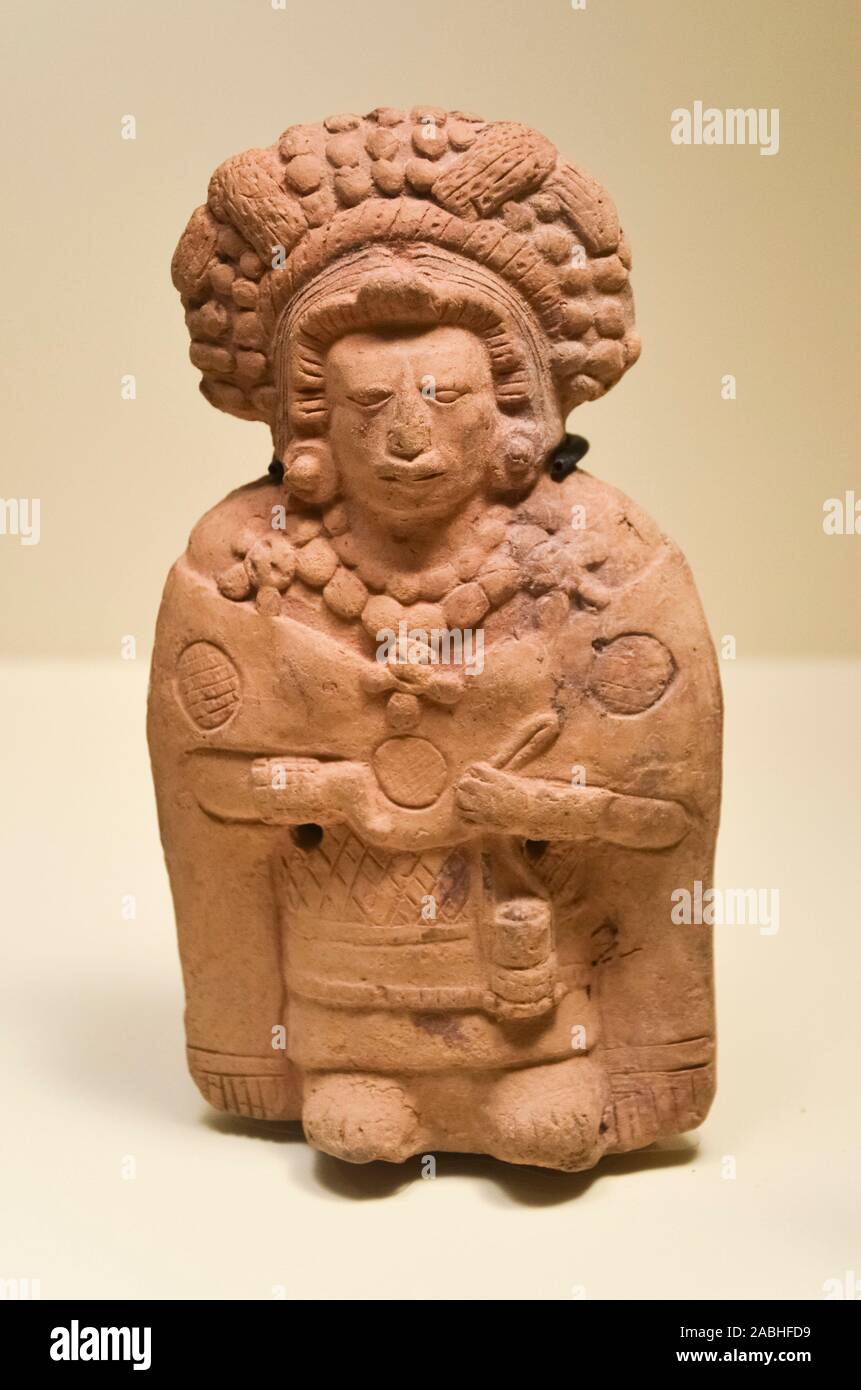 Céramique anthropomorphe maya figure, exposée au Musée de l'or, de l ...