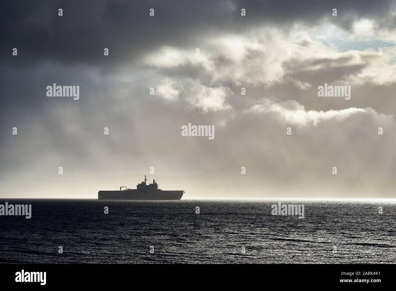 Navire d'assaut amphibie classe mistral Banque de photographies et d ...