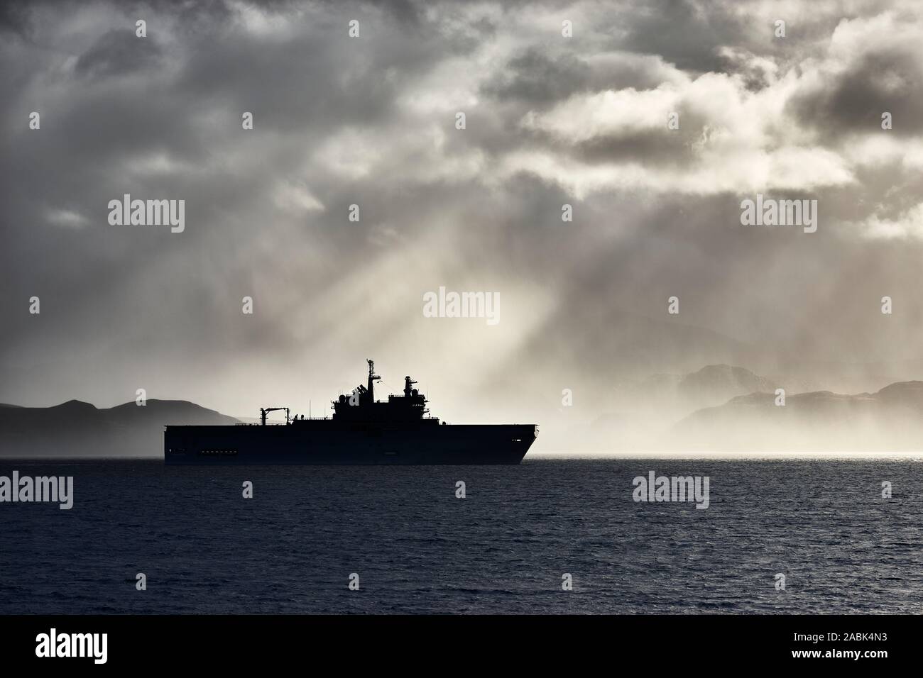 Navire d'assaut amphibie classe mistral Banque de photographies et d ...