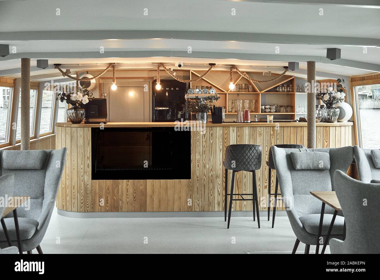 Détails de l'intérieur de restaurant sur le navire. Concept de design d ...