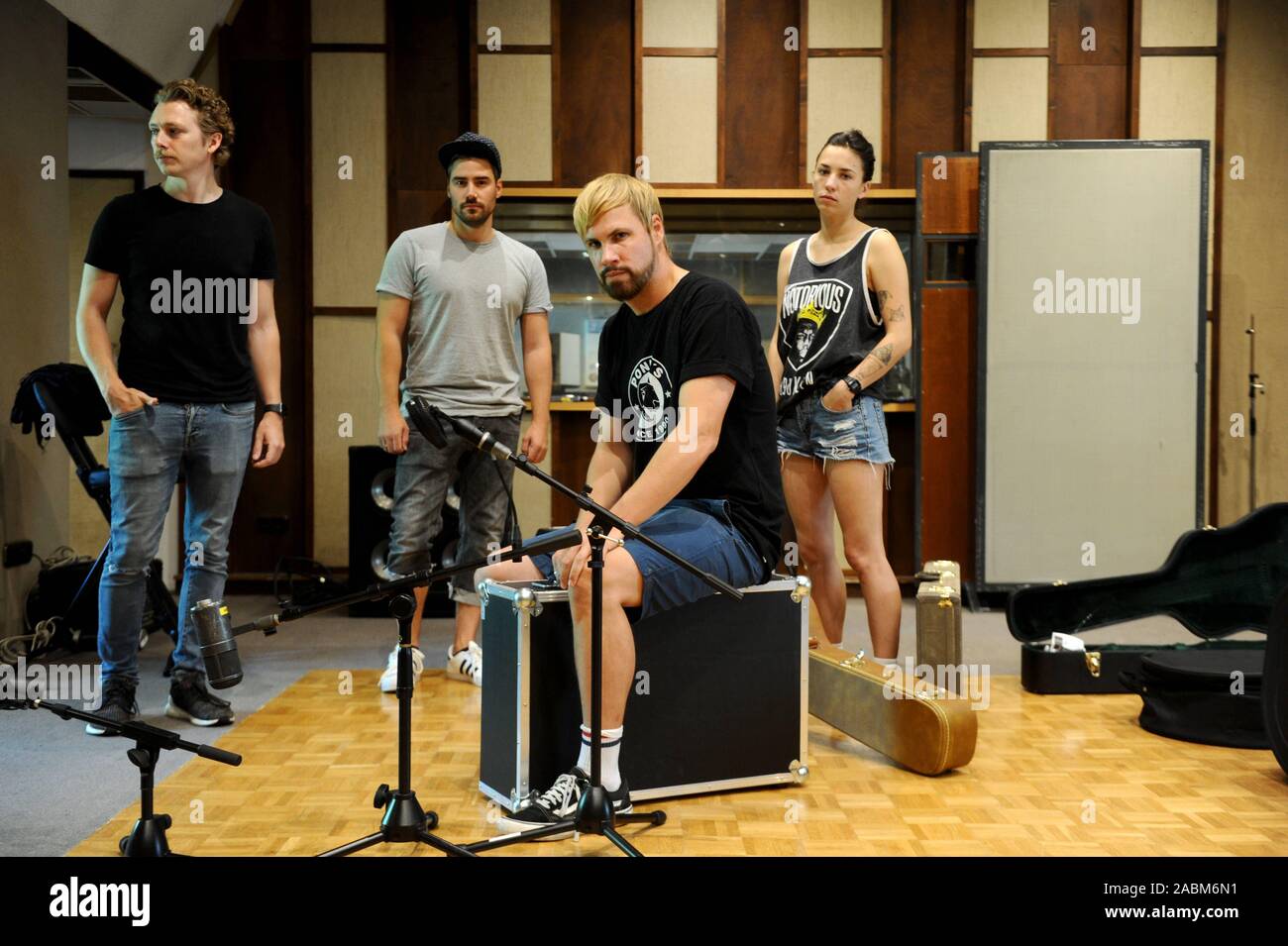 La bande 'Cosby' et leur studio à Unterföhring. Les membres du Groupe ...
