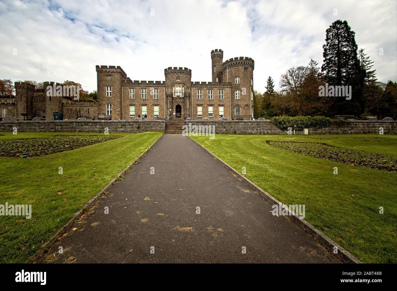 Cyfarthfa castle Banque de photographies et d’images à haute résolution ...