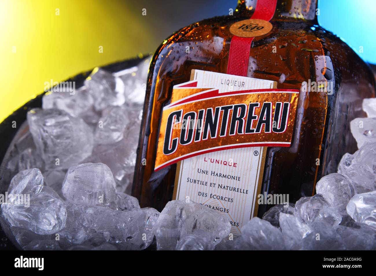 Bouteille cointreau Banque de photographies et d’images à haute ...