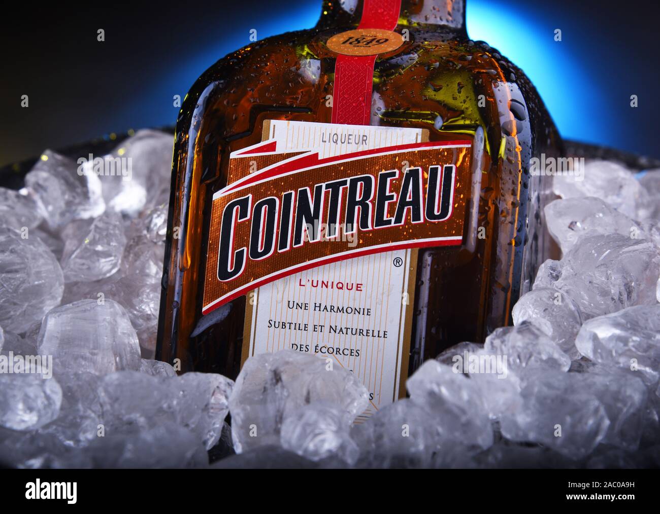 Bouteille cointreau Banque de photographies et d’images à haute ...