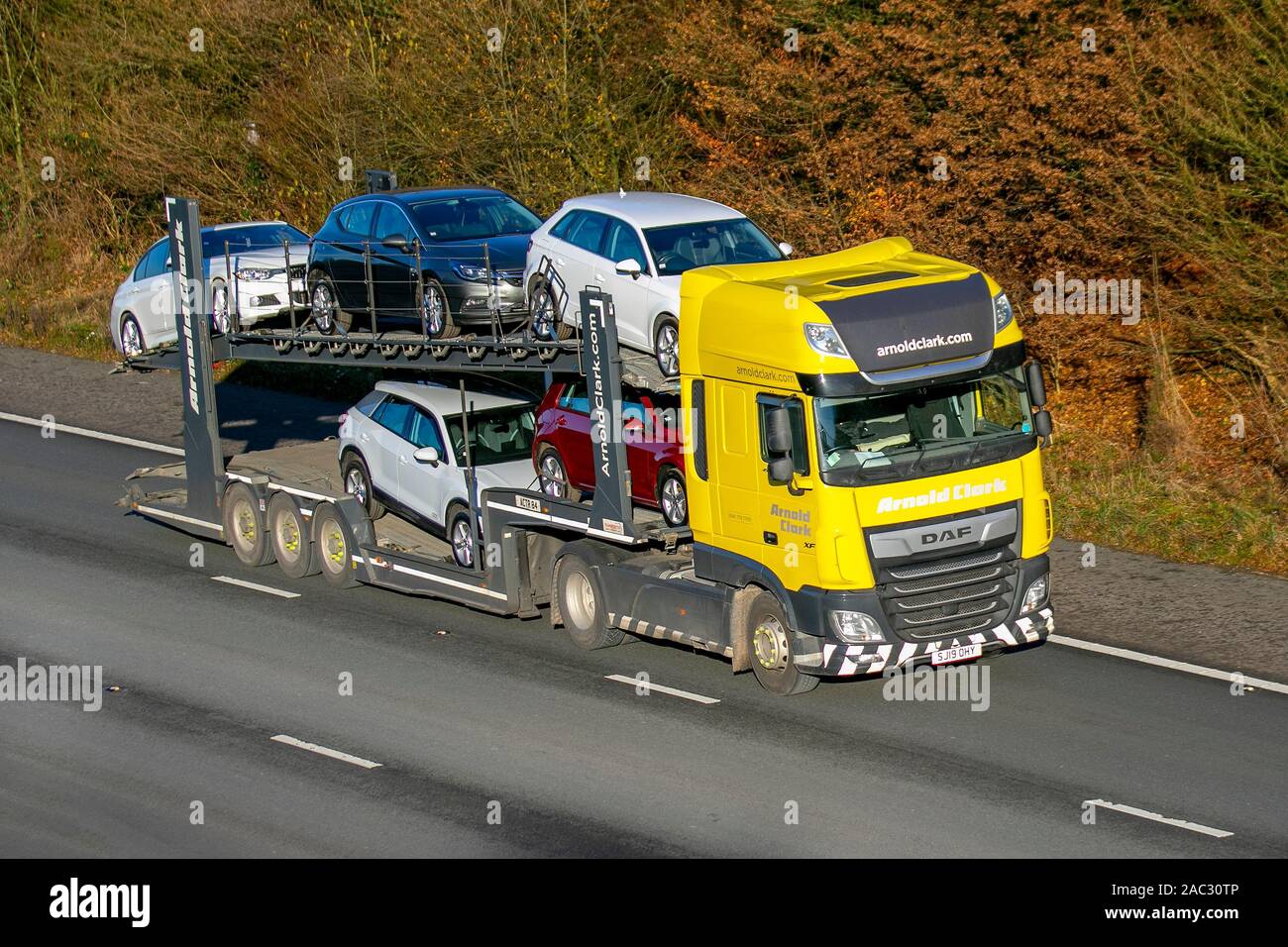 Autoroute camions de livraison de transport de marchandises en vrac ...