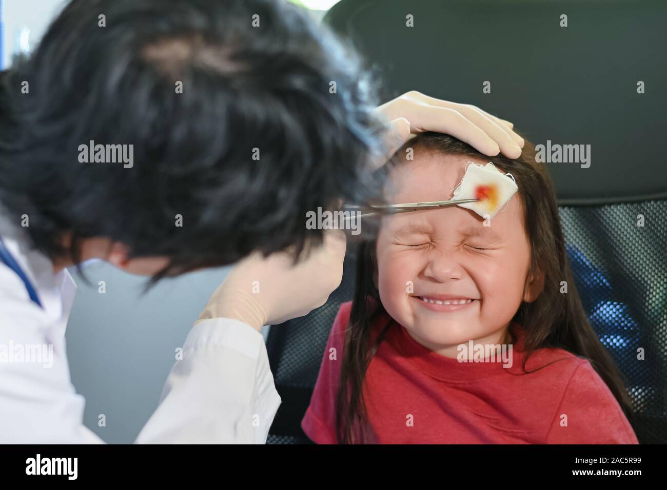 Plaie de suture Banque de photographies et d’images à haute résolution ...