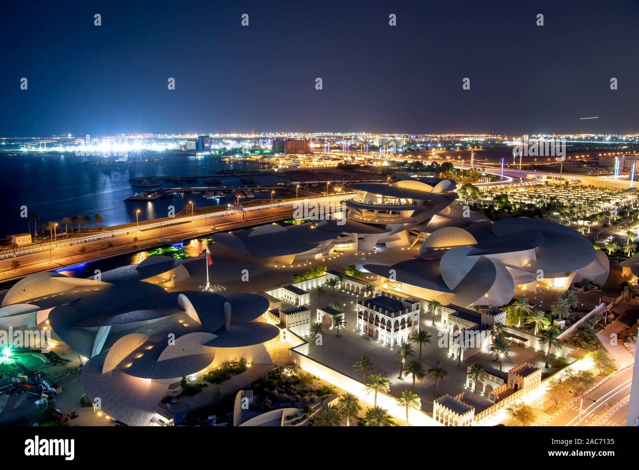 Musee national qatar Banque de photographies et d’images à haute ...