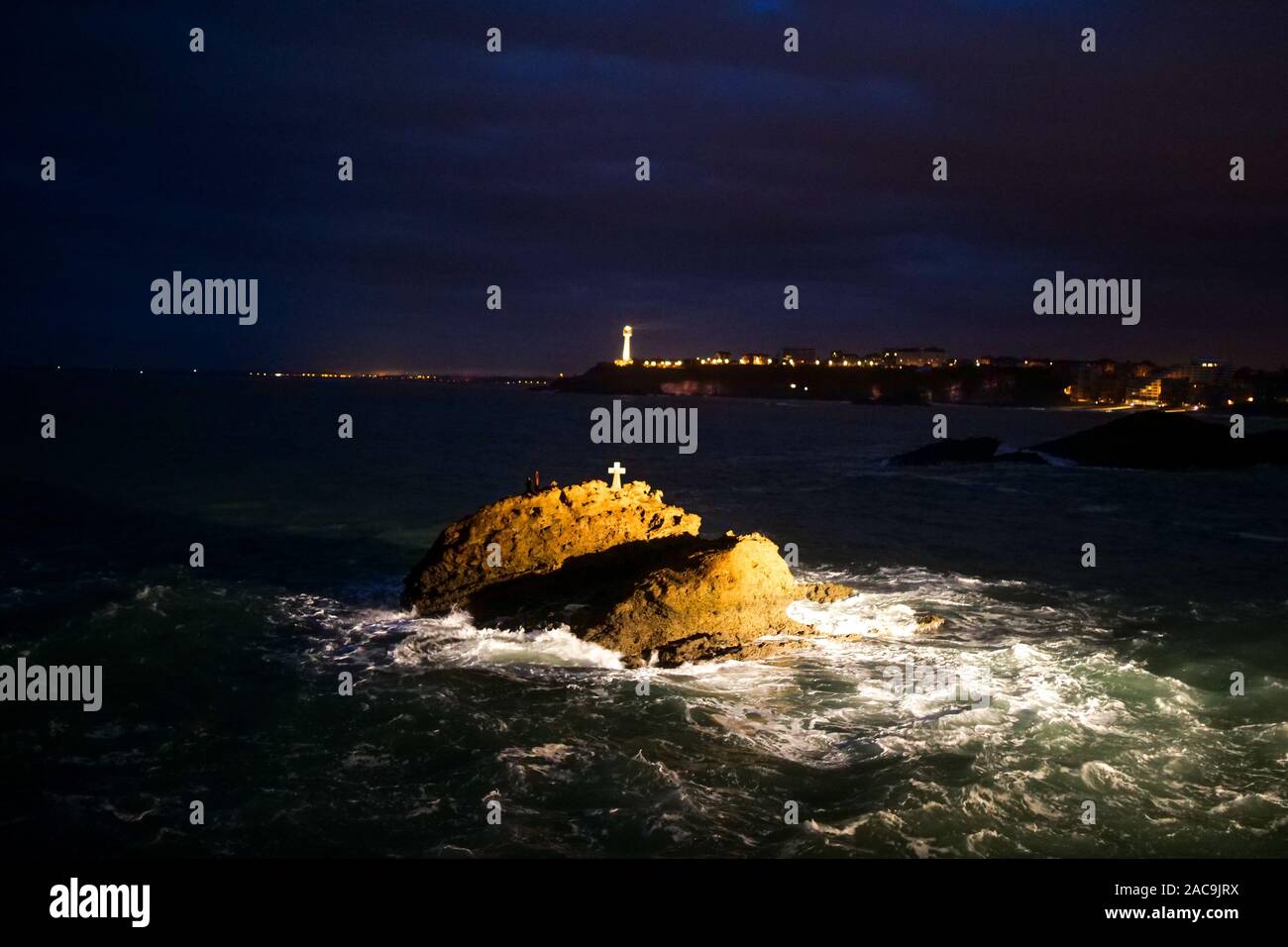Le rocher de la vierge biarritz Banque de photographies et d’images à haute résolution - Alamy
