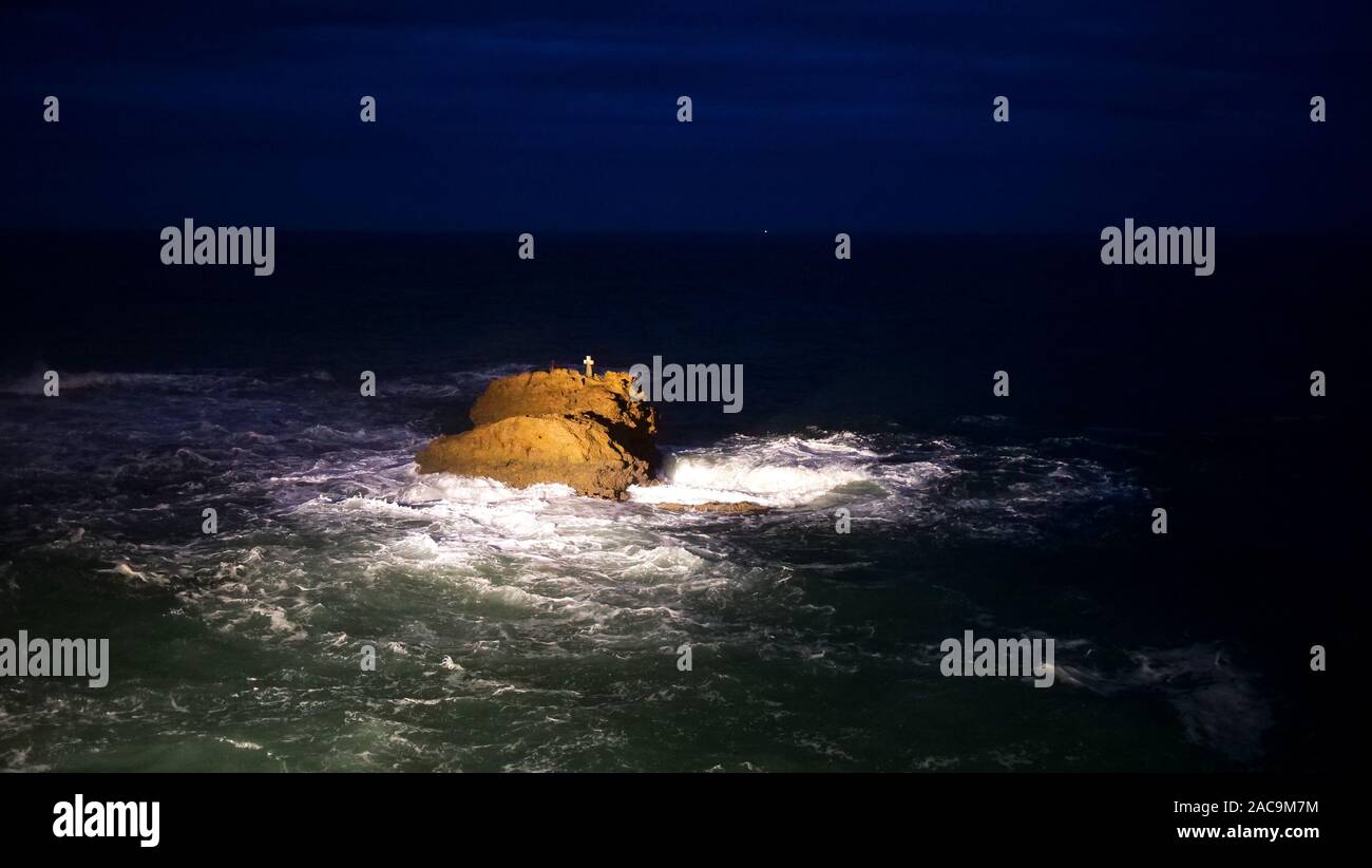 Le rocher de la vierge biarritz Banque de photographies et d’images à haute résolution - Alamy
