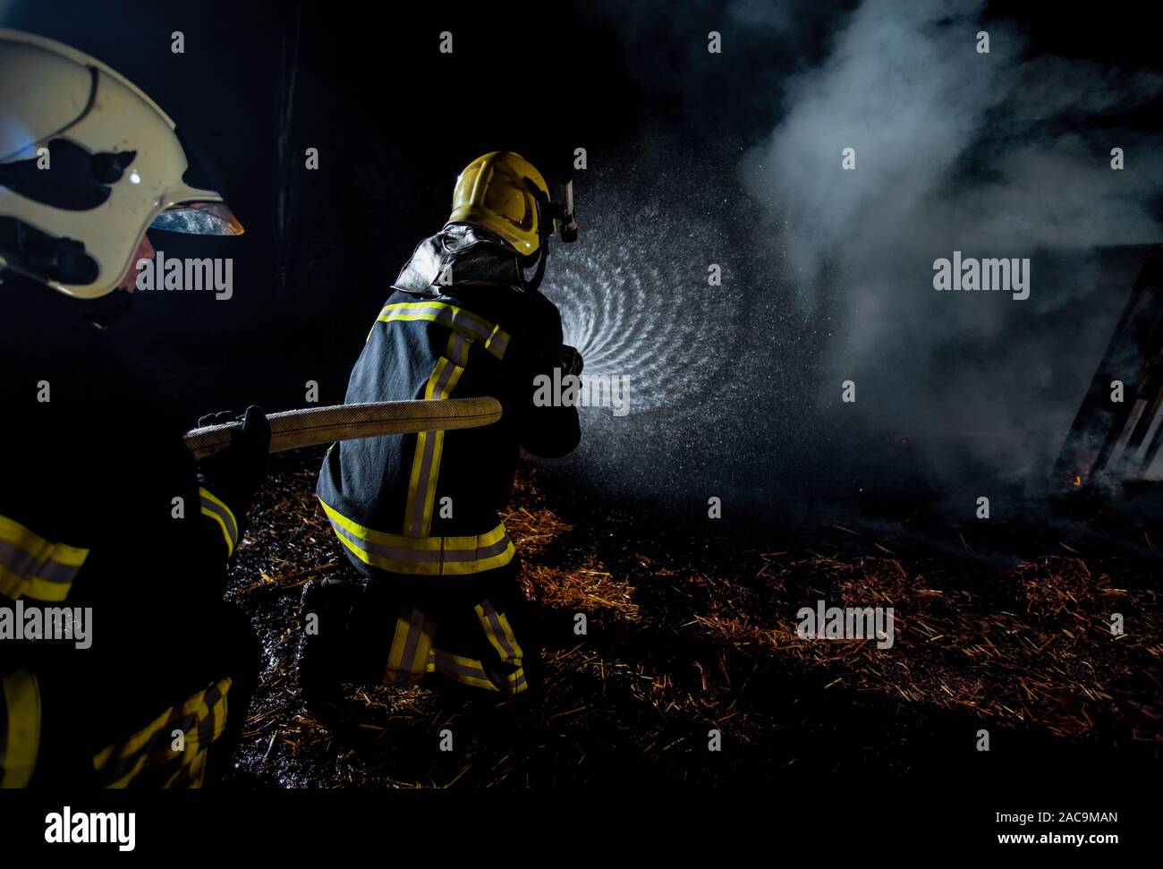 L'équipe de pompiers de répondre à une situation d'urgence incendie ...