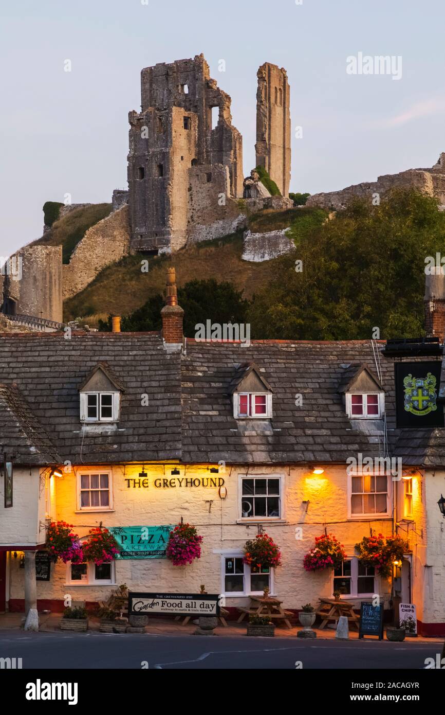 L'Angleterre, dans le Dorset, à l'île de Purbeck, Corfe Castle, vue sur ...