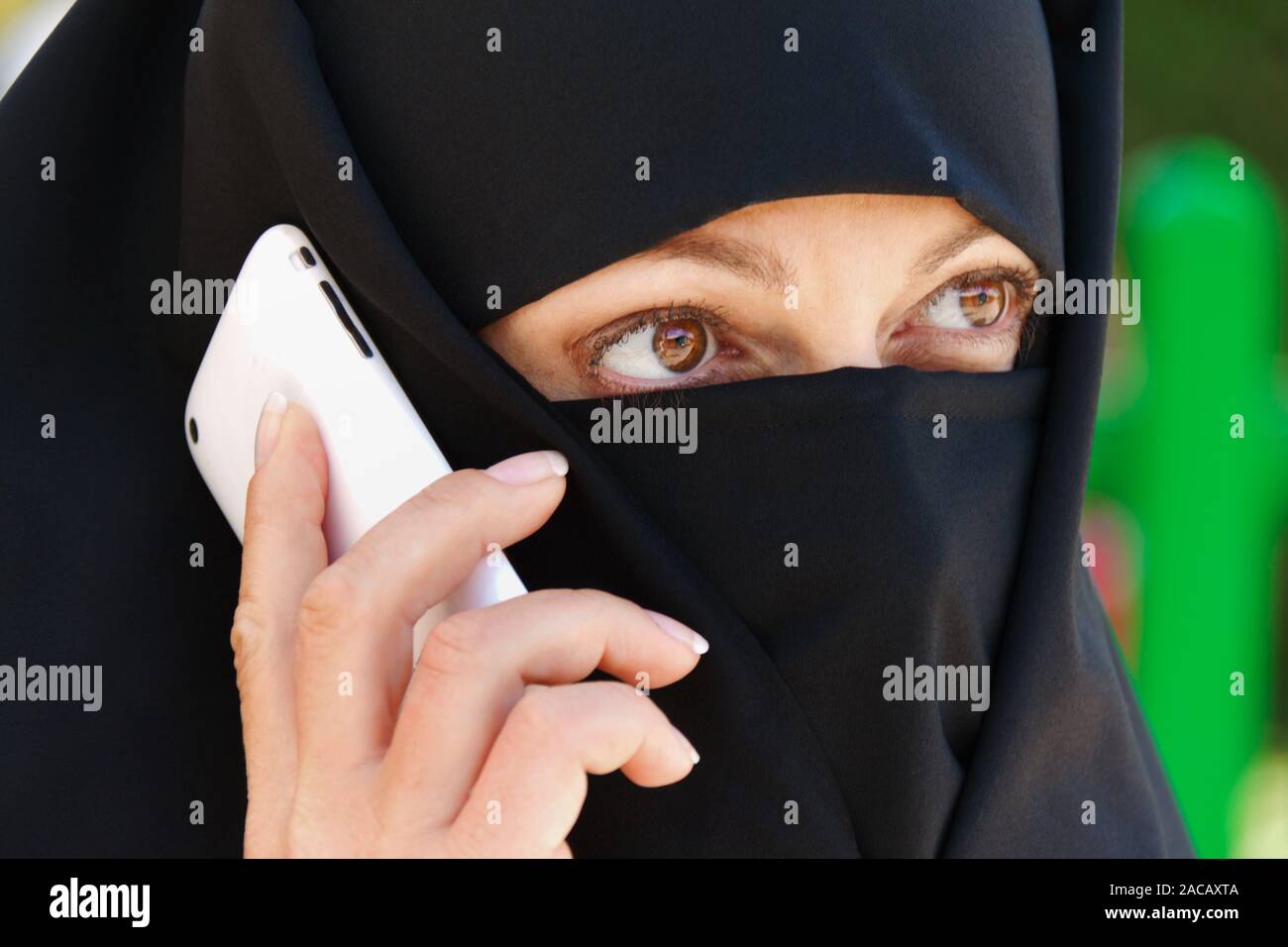 Muslim veiled Banque de photographies et d’images à haute résolution ...