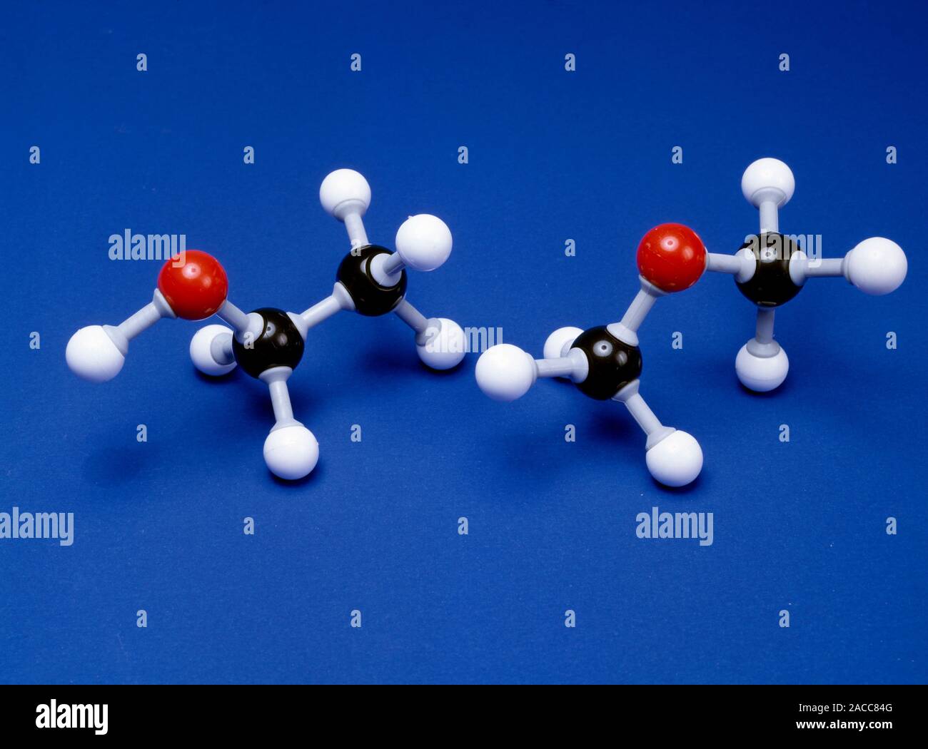 L'éthanol et methoxymethane les molécules. Modèles moléculaires de l ...