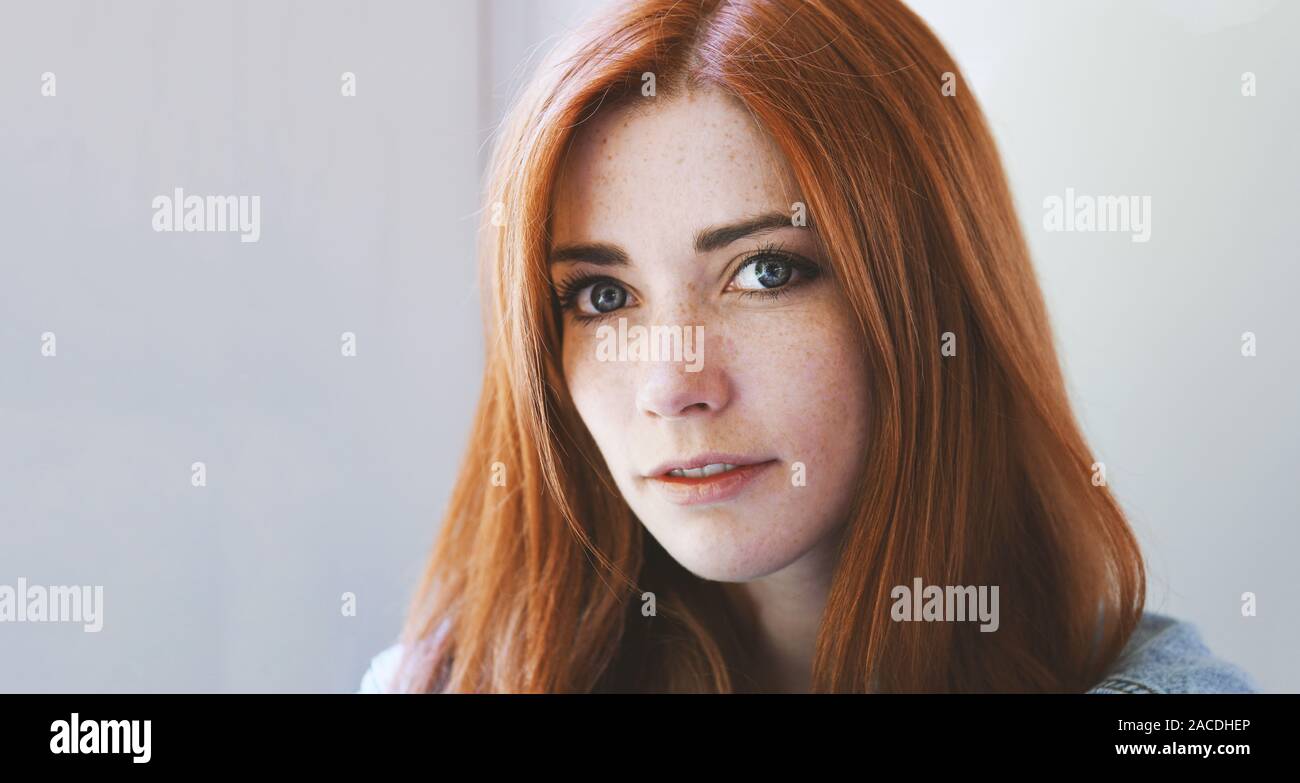 Femme Avec Des Taches De Rousseur Banque De Photographies Et Dimages à