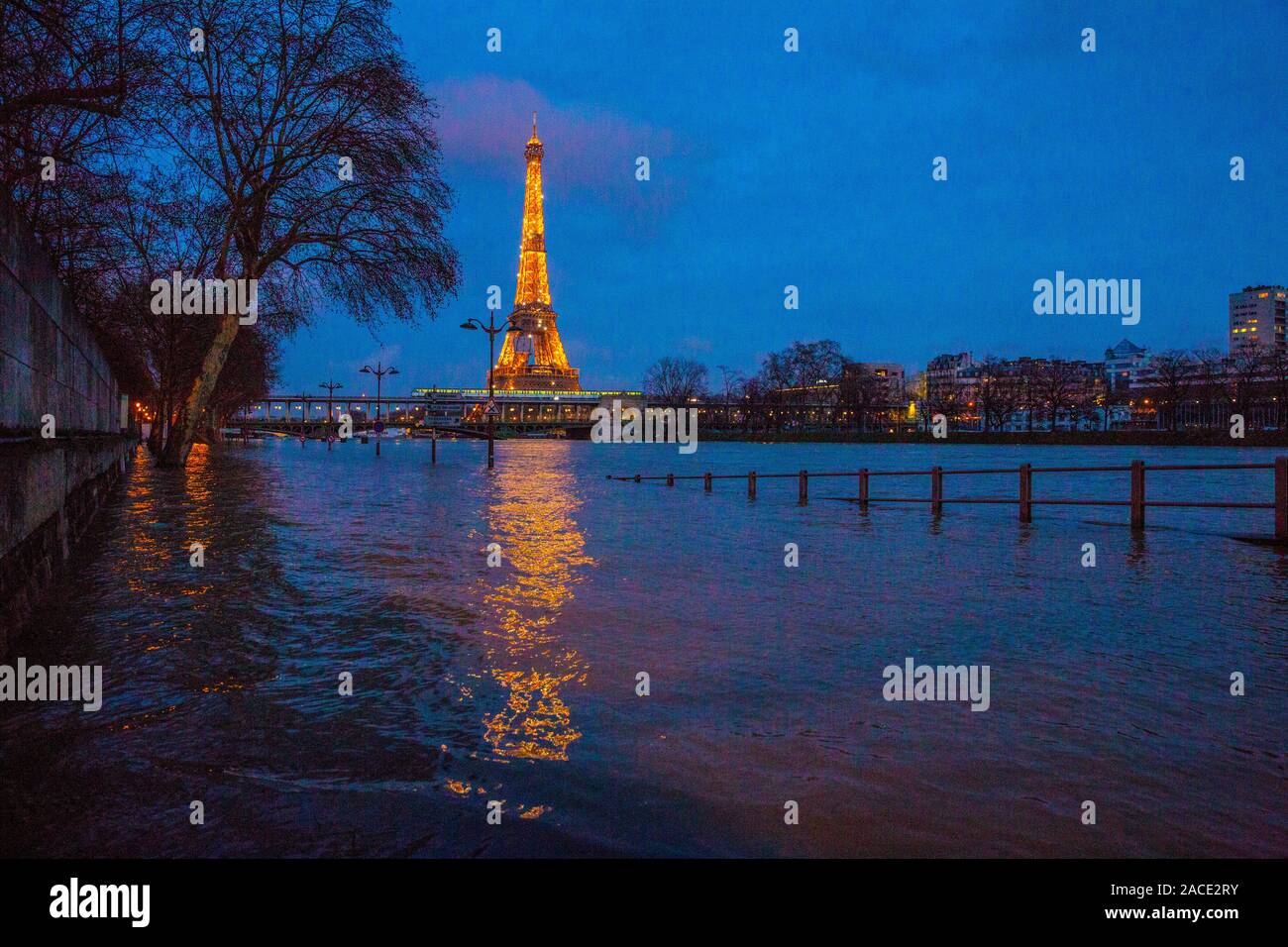 Paris inondations Banque de photographies et d’images à haute ...