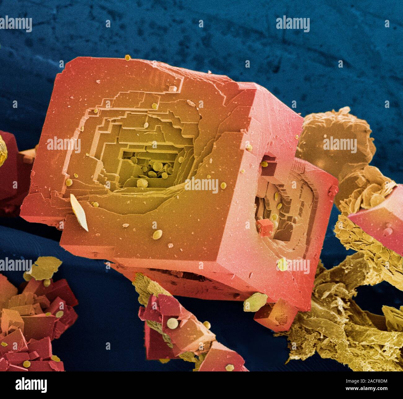 Cristaux de calcite. Couleur de l'analyse des électrons ...