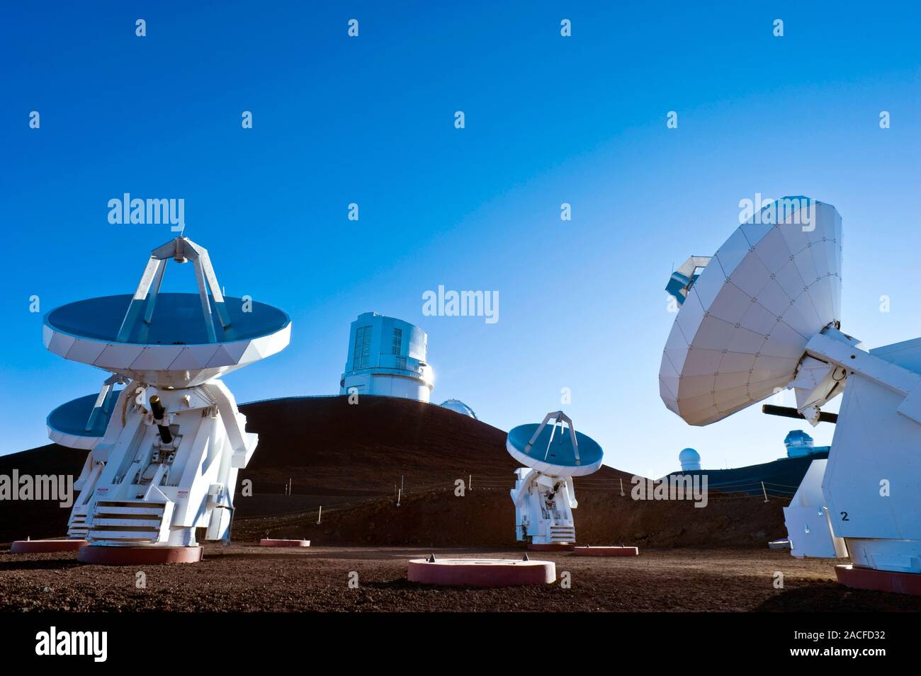 Submillimeter Array télescopes. Le submillimeter Array est composé de ...